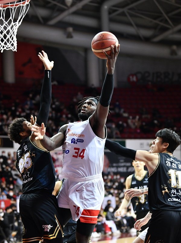 '워니 맹활약' SK, 선두 KGC에 1점차 진땀승 : 네이트 스포츠