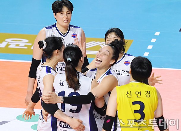 [ST포토] IBK기업은행, '흥국생명에 시즌 첫 승' : 네이트 스포츠