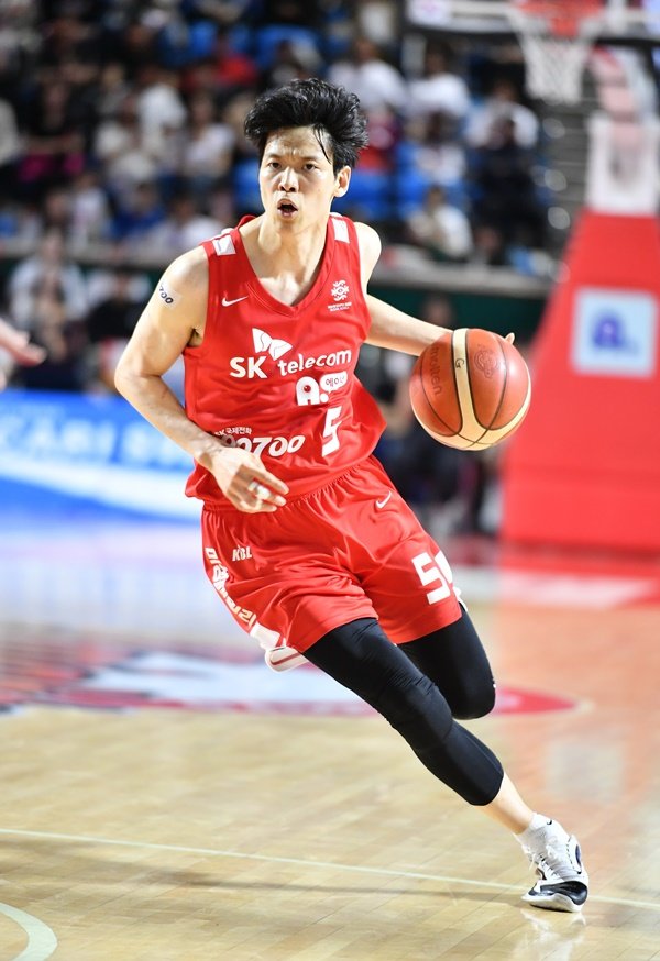 SK, 김선형·워니 앞세워 KGC 격파…시리즈 전적 2승2패 : 네이트 스포츠