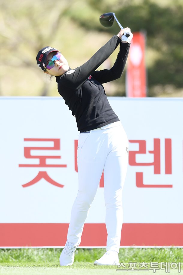 김우정, KLPGA 교촌 1991 레이디스 오픈 1R 단독 선두 : 네이트 스포츠