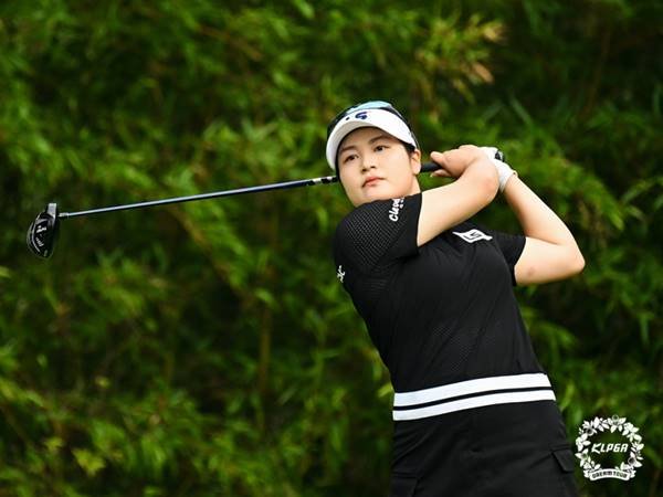 '스크린 여제' 홍현지, KLPGA 드림투어 7차전 우승 : 네이트 스포츠