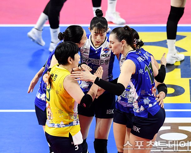 [ST포토] IBK기업은행 '다독이는 선수들' : 네이트 스포츠