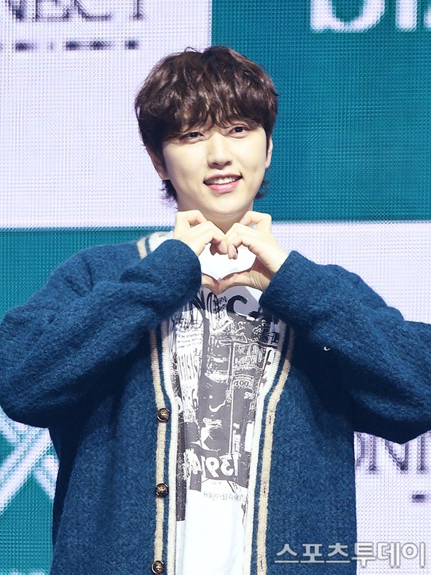 [ST포토] B1A4 산들 '매력적인 하트' : 네이트 연예