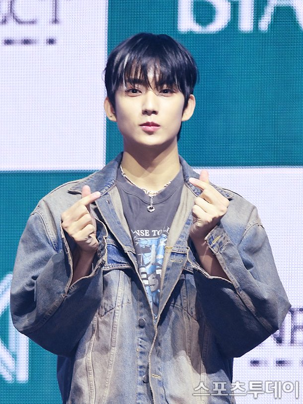 [ST포토] B1A4 공찬 '하트하트' : 네이트 연예