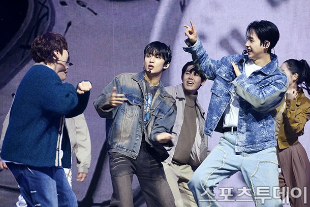 [ST포토] B1A4 '강난끼 가득한 무대' : 네이트 연예