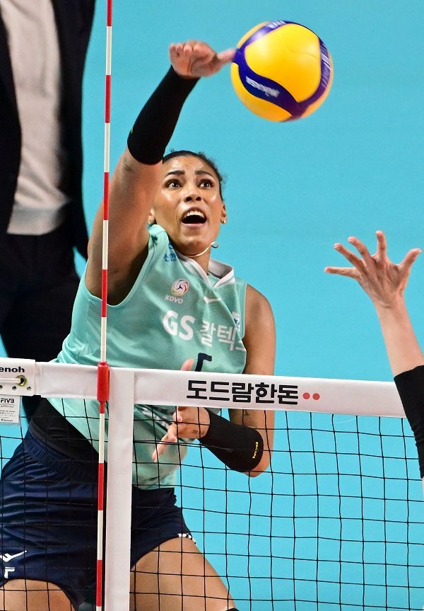 '실바 37점' GS칼텍스, 3-2 접전 끝에 IBK기업은행 제압 : 네이트 스포츠