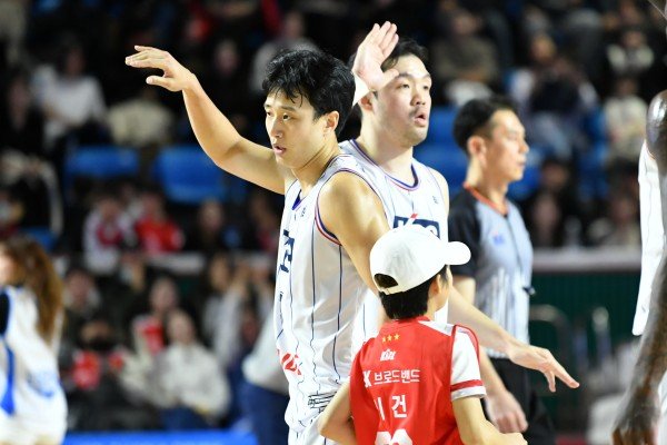 '허웅 31점-최준용 22점' KCC, SK와 명경기 끝 92-87 역전승 : 네이트 스포츠