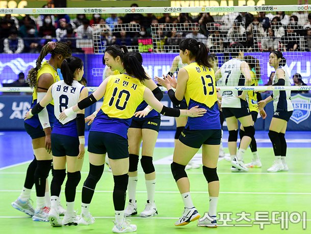 [ST포토] 현대건설, IBK기업은행에 3-2 승리 : 네이트 스포츠