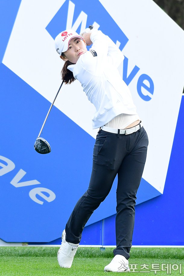 황유민, KLPGA 국내 개막전 2R 선두 도약…윤이나·방신실 공동 33위(종합) : 네이트 스포츠