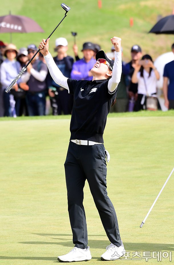 [ST포토] 이정민, '크리스에프앤씨 제46회 KLPGA 챔피언십' 우승 : 네이트 스포츠