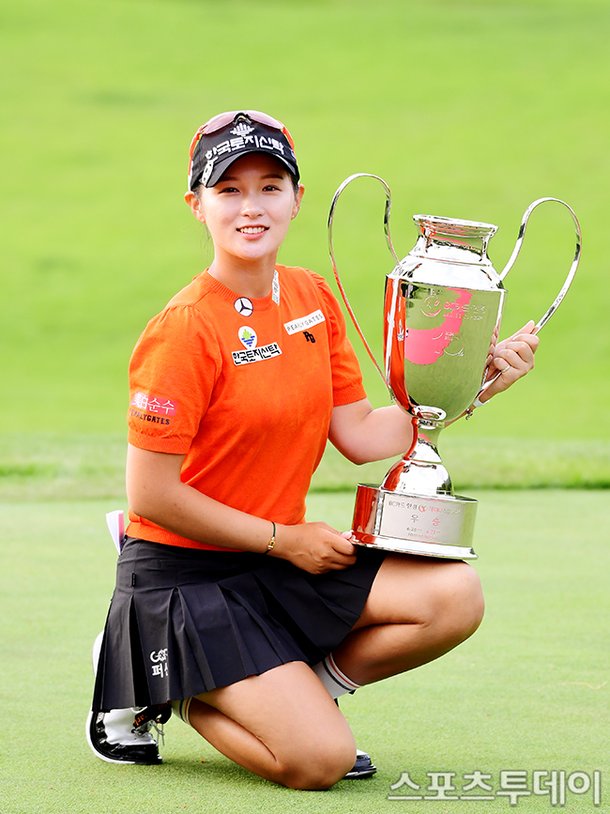 [ST포토] 박현경, 2024 KLPGA 시즌 두 번째 우승 : 네이트 스포츠