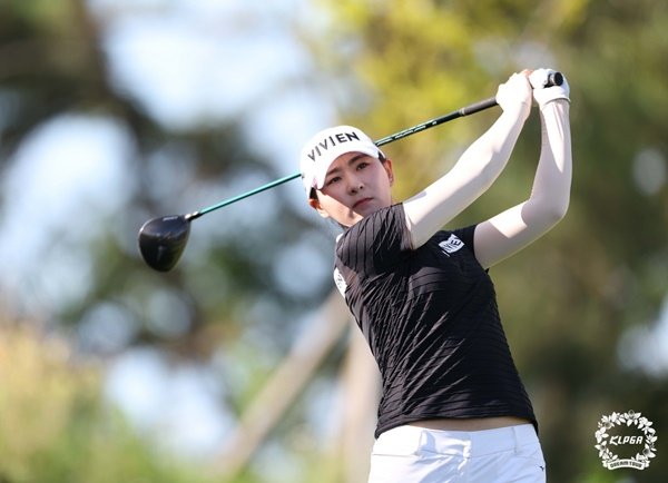 이지현3, KLPGA 드림투어 10차전 정상 등극…입회 8년 만에 첫 우승 : 네이트 스포츠