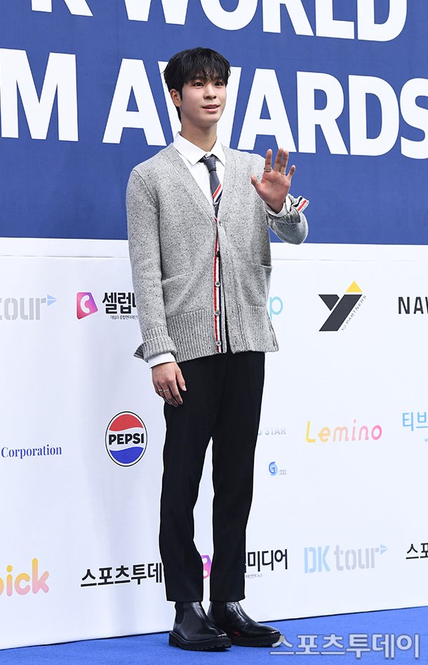 [ST포토] JD1, '멋있게 손인사' : 네이트 연예