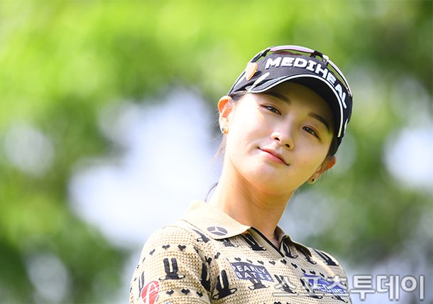 [ST포토] 박현경, 'KLPGA 팬덤 1위의 미모' : 네이트 스포츠