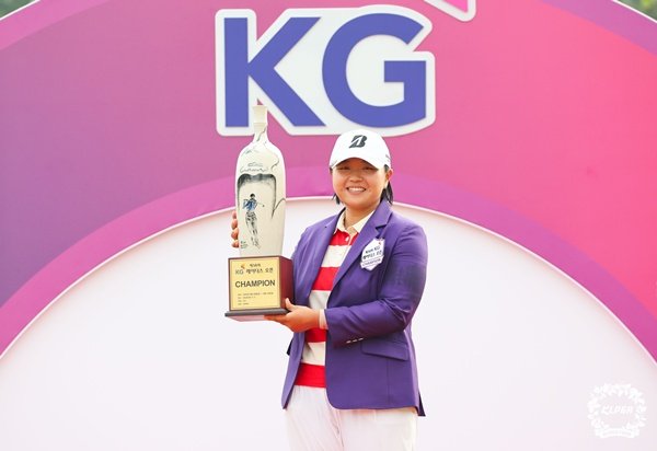 신다인, 연장 접전 끝에 KLPGA KG 레이디스 오픈 정상…생애 첫 우승 : 네이트 스포츠