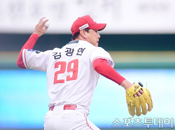 '김광현 역대 3번째 2000K·최정 결승타' SSG, LG 꺾고 5연승 질주 : 네이트 스포츠