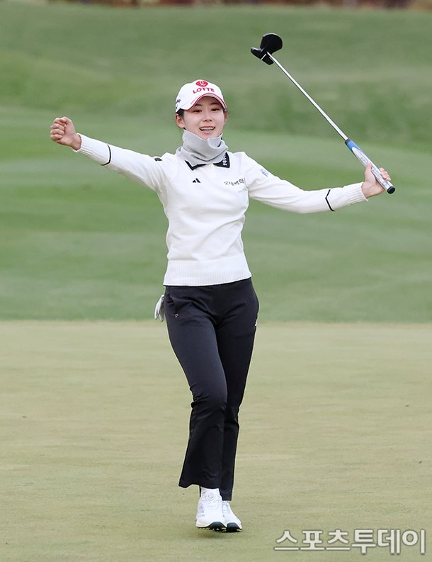[ST포토] 황유민, 굿바이 KLPGA '최종전 우승' : 네이트 스포츠