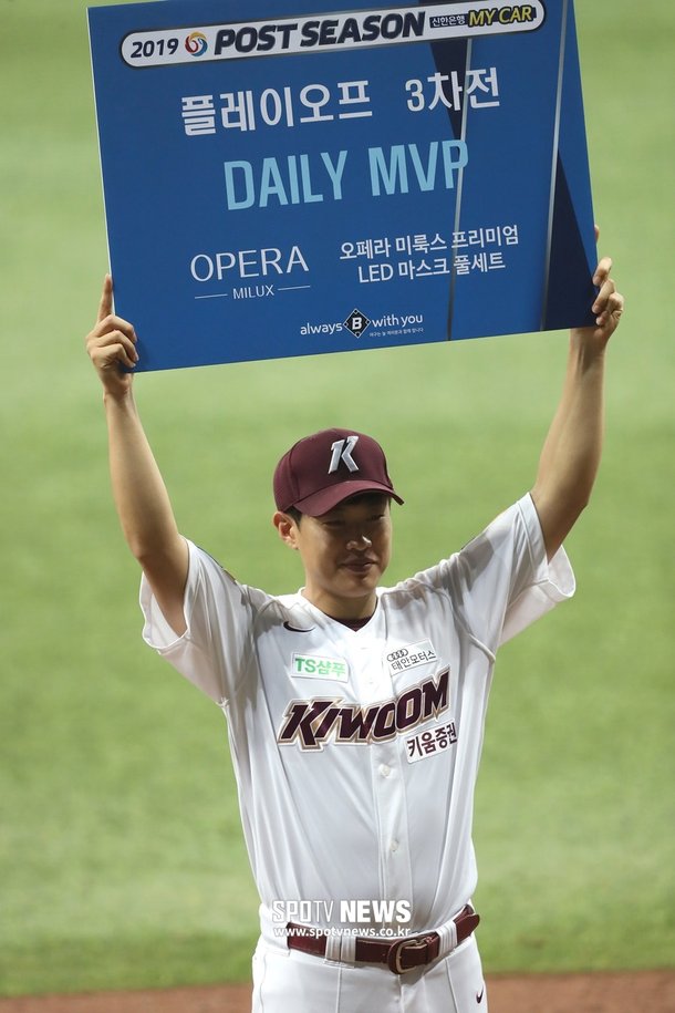 [PO3 포스트게임] '데일리 MVP' 송성문 "아직 안 끝났다" : 네이트 스포츠