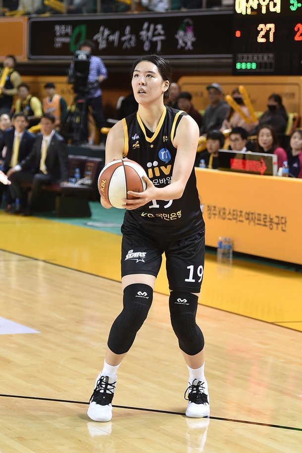 박지수, WKBL 1라운드 MVP 선정…MIP는 이주연 : 네이트 스포츠