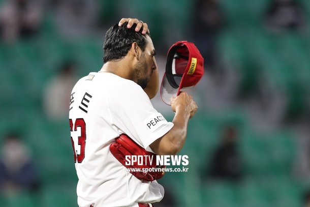 심판이랑 안 맞았나…'154km' SSG 폰트, 아직 영점 조절이 덜 됐다 : 네이트 스포츠