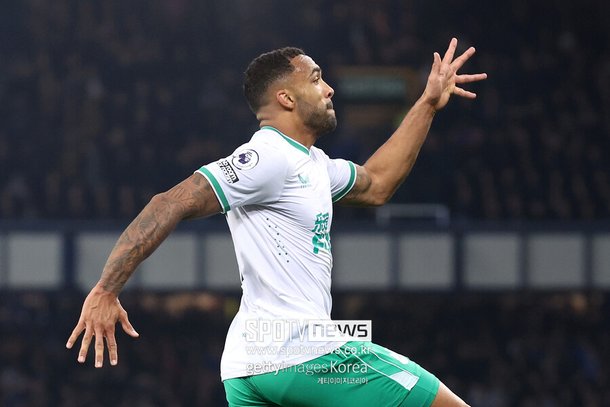 [EPL REVIEW] 2G 10골 '맨시티급' 화력, 뉴캐슬 에버턴 4-1 완파하고 단독 3위로…토트넘과 9점 차, 챔피언스리그 보인다 : 네이트 스포츠