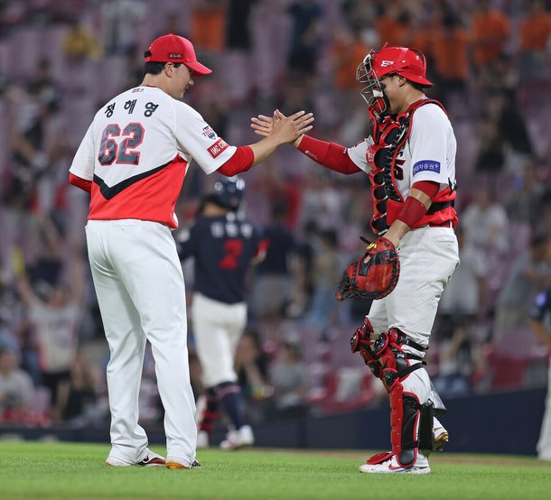 '34SV→32SV→?' KIA 마무리투수 방황 끝났나…사령탑은 "직구 구위 회복세" 긍정적 시선 : 네이트 스포츠