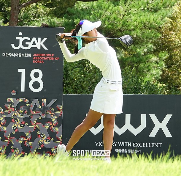 [포토S] JGAK 주니어골프시리즈, '활처럼 유연한 티샷' : 네이트 스포츠