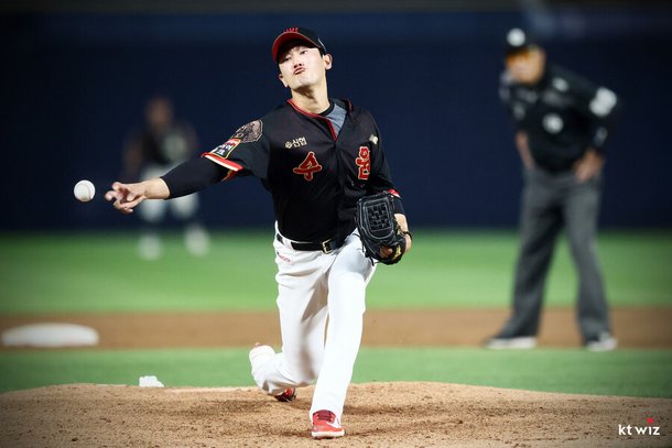 KBO 최초 3년 연속 20QS 대기록 작성…역사가 된 고퀄스 "꾸준히 선발 투수 역할 해 좋다" : 네이트 스포츠
