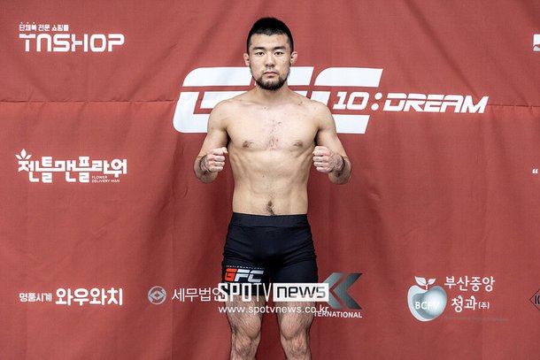 [포토S] GFC 10 출전하는 백현의 위풍당당 포즈 : 네이트 스포츠