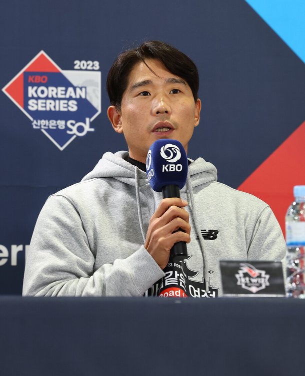 8년 후배에게 존댓말로 "고맙습니다"…kt 한국시리즈 MVP, LG 후배들의 존경에 진심으로 답했다 : 네이트 스포츠