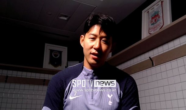 [SPO ISSUE]10살 차이 사르와도 격의 없는 편안함, 토트넘 세대 통합 손흥민의 '공감 리더쉽' : 네이트 스포츠