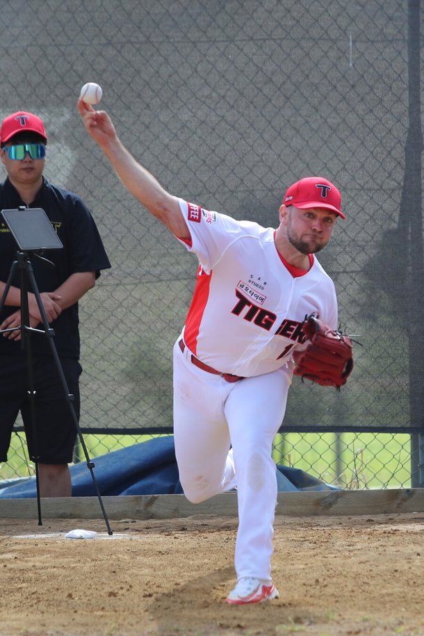 KIA 왜 지고도 웃었나…마침내 153km 에이스 등장, 이것이 현역 빅리거의 위엄 : 네이트 스포츠