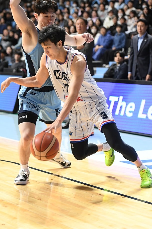 '허웅 31득점 맹활약' KCC, 송교창·최준용 부상에도 117-85 소노 대파 : 네이트 스포츠