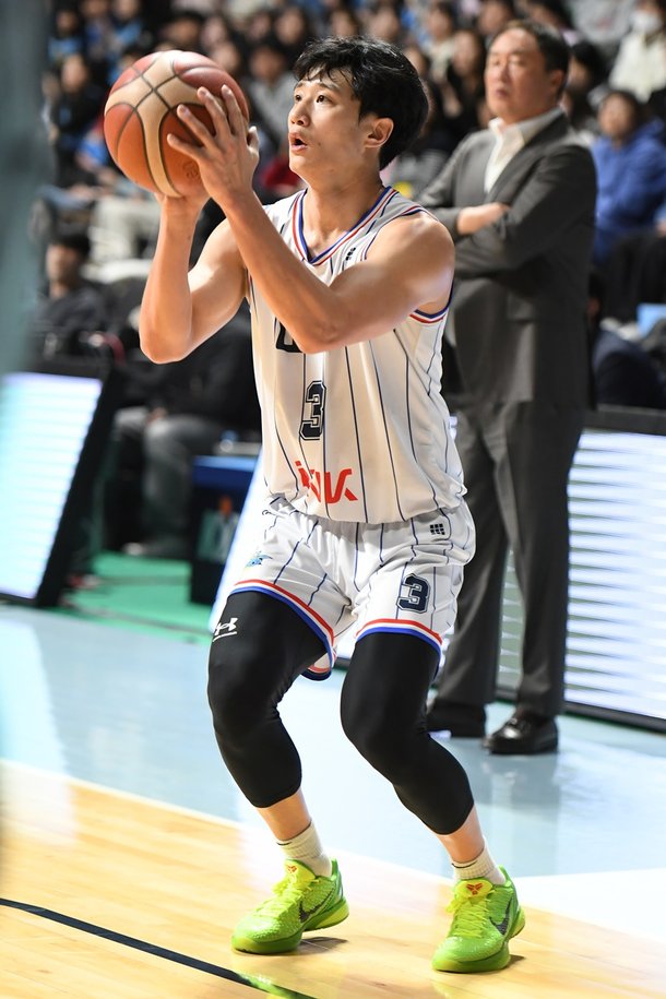 '허웅 31득점 맹활약' KCC, 송교창·최준용 부상에도 117-85 소노 대파 : 네이트 스포츠