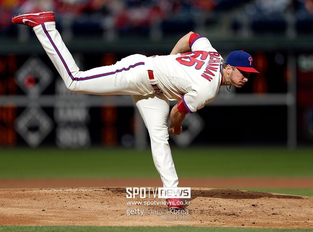 하필 이게 1위라니…148km로는 어림도 없다, 삼성 떠난 KBO 54승 투수의 수난 : 네이트 스포츠