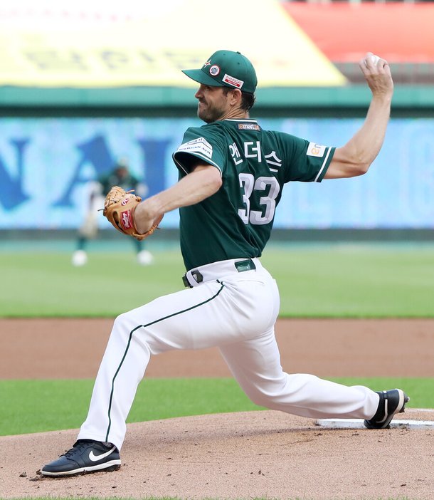 대체 외국인 성공신화 나오나…'155km+11K' 완벽투 "혼신의 힘을 다해 던졌다" : 네이트 스포츠