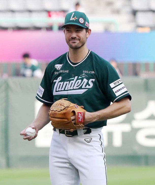 대체 외국인 성공신화 나오나…'155km+11K' 완벽투 "혼신의 힘을 다해 던졌다" : 네이트 스포츠