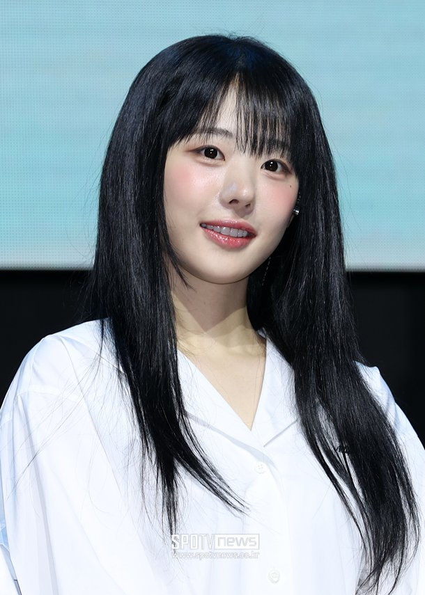 [포토S] QWER 히나, '사랑스러워' : 네이트 연예