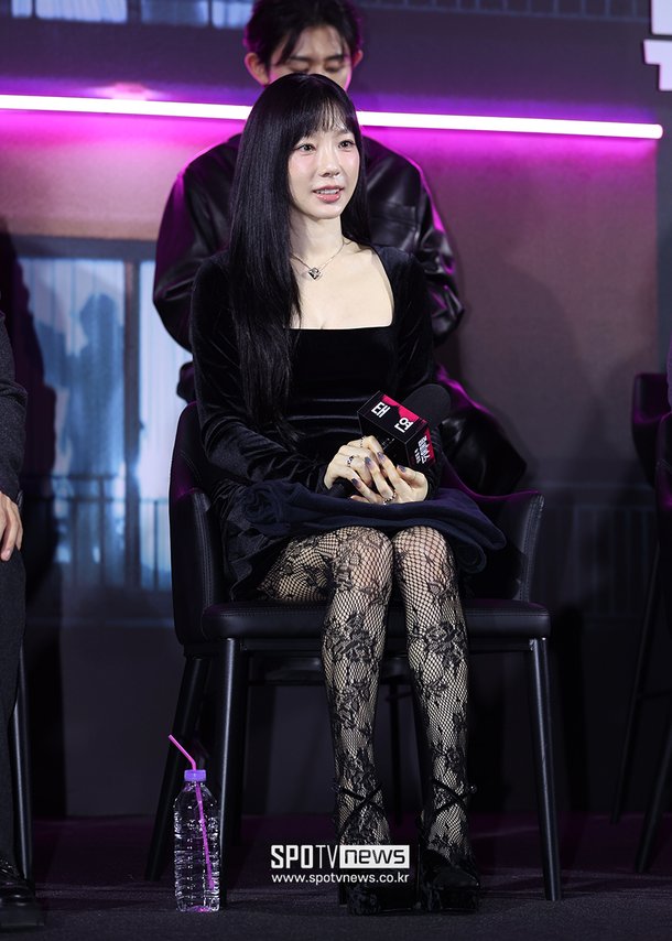 [포토S] 태연, 시선 사로잡는 망사 스타킹 | 아이돌24시 : 네이트 연예