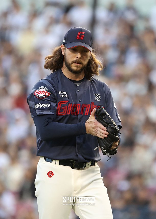 KBO 1등 했는데 재계약 좌절…사직예수 재취업 성공, ML 기록 형편없어도 데려간다 : 네이트 스포츠