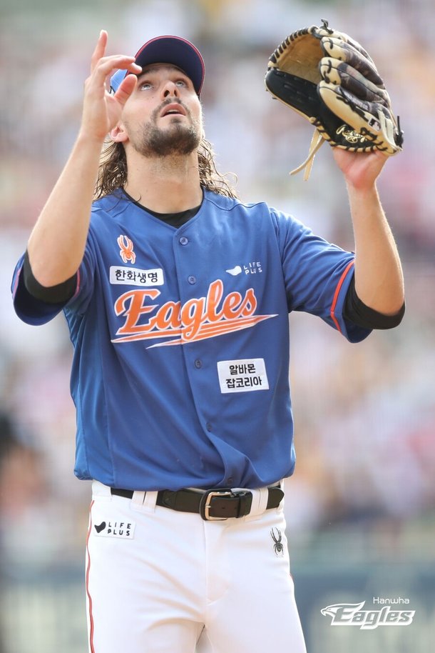 한화 153km 실패작 어디갔나 했더니…KBO 19승 경력, 대만 퉁이와 계약 '새 출발' : 네이트 스포츠