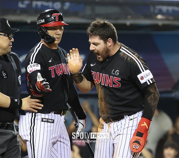 '00000' 무득점 침묵 오스틴이 깼다, 2년 연속 30홈런 폭발→'킬러' 류현진 상대 선취점 : 네이트 스포츠