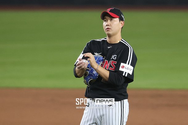 151km 던져도 볼볼볼볼…LG 마무리투수가 이렇게 무너질줄 누가 알았나 : 네이트 스포츠