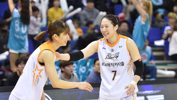 여자 프로농구 선두 KB, KEB하나은행 꺾고 13연승 질주 : 네이트 스포츠