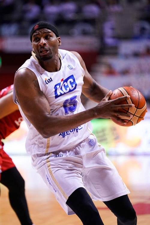 브라운 25점 18리바운드…KCC, 6강 PO 2승1패 리드 : 네이트 스포츠