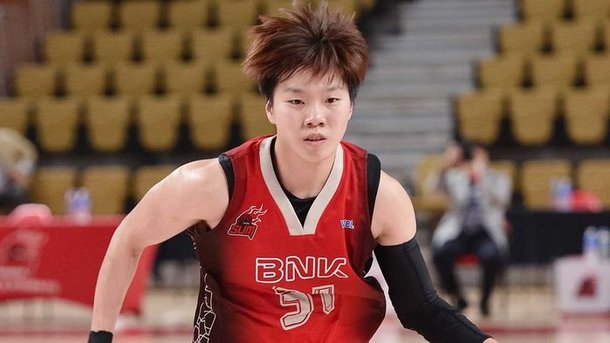 '진안 21득점' BNK, KB 꺾고 홈에서 시즌 첫 승리…KB 2연패 : 네이트 스포츠