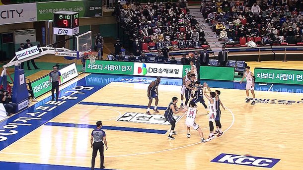 '3연속 3점포' 최준용 31점 폭발…SK, KCC 꺾고 2연승 : 네이트 스포츠