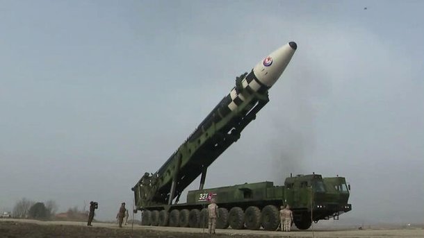 ICBM 추정 북한 미사일 日EEZ 내 낙하한 듯…기시다 "용인 못해" : 네이트 뉴스