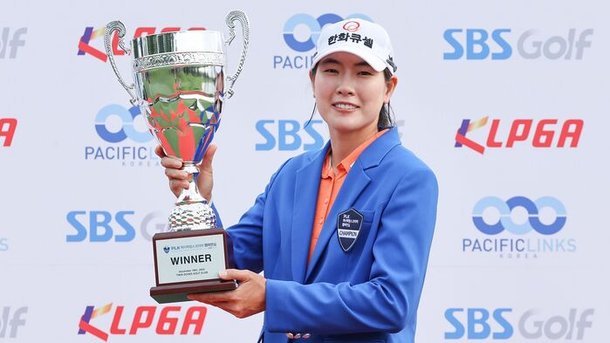 이정민, KLPGA 투어 베트남 대회 역전 우승…통산 10승 달성 : 네이트 스포츠
