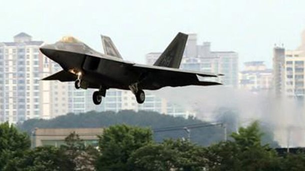 '최강' 미국 F-22 4년 만에 한국 출동…B-52H도 전개해 연합훈련 : 네이트 뉴스